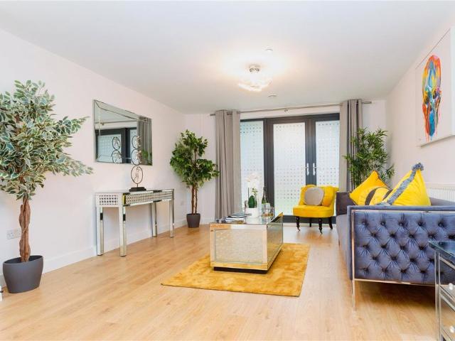 2 bedroom apartment to rent Marketfield Way, Redhill, Surrey, RH1