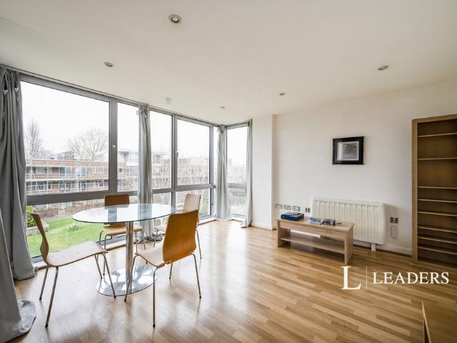 2 bedroom apartment to rent Mermaid House, Cross Street, Portsmouth, PO1