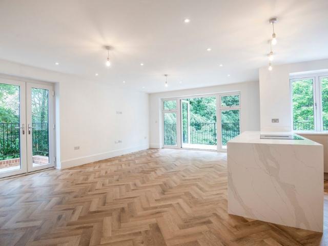 2 bedroom apartment to rent New Road, Welwyn, Hertfordshire, AL6