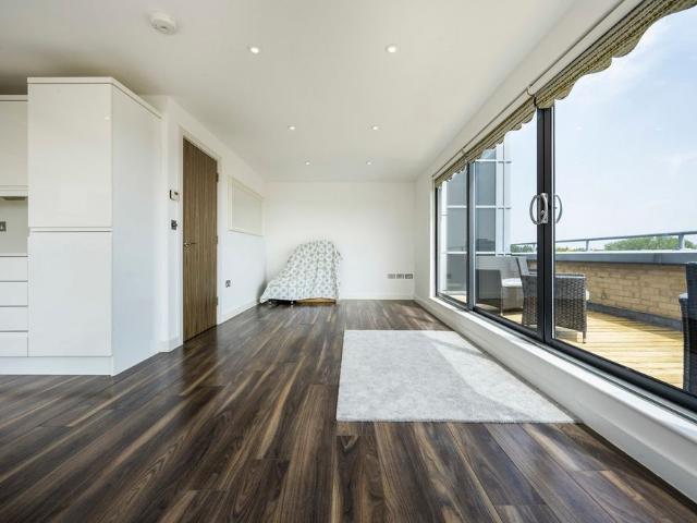 2 bedroom apartment to rent South Row, Milton Keynes, Buckinghamshire, MK9