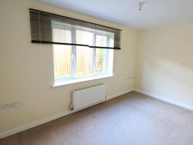 2 bedroom apartment to rent Sarum Road, Luton, Bedfordshire, LU3