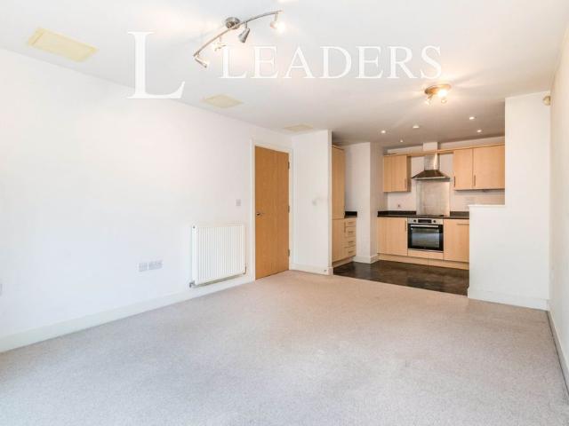 2 bedroom apartment to rent Sheridan House, Highbury Drive, Leatherhead, KT22
