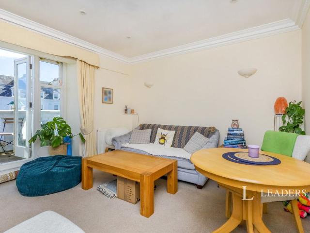 2 bedroom apartment to rent Silverdale Road, Eastbourne, BN20