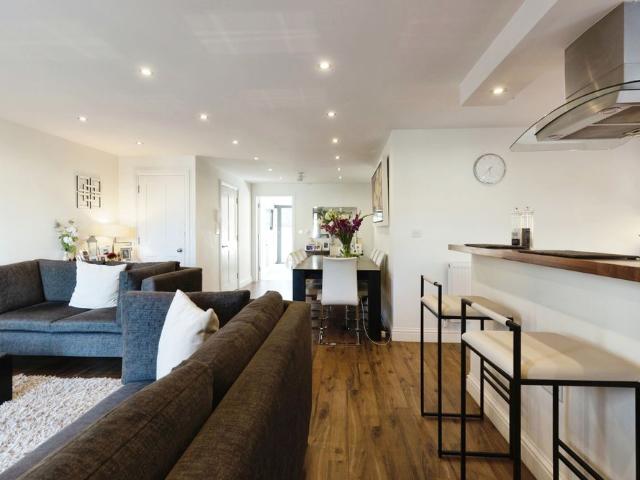 2 bedroom apartment to rent St Annes Road, Cheltenham, GL52