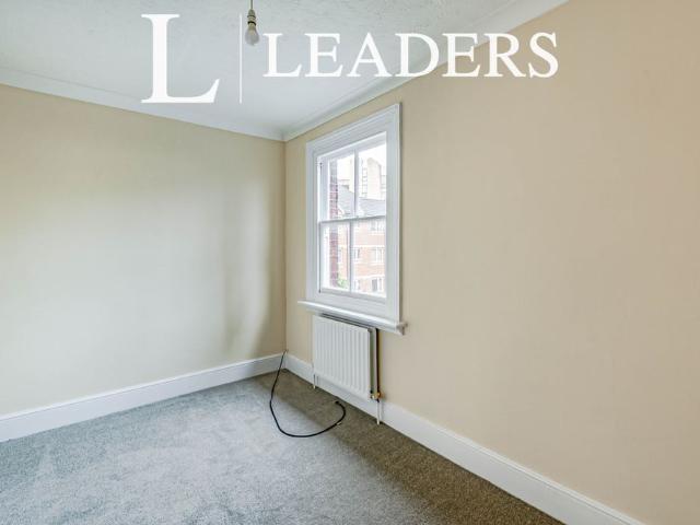 2 bedroom apartment to rent St. James Road, East Grinstead, RH19