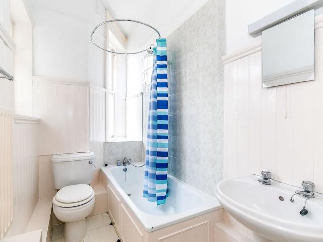 2 bedroom apartment to rent St. James Road, Surbiton, KT6