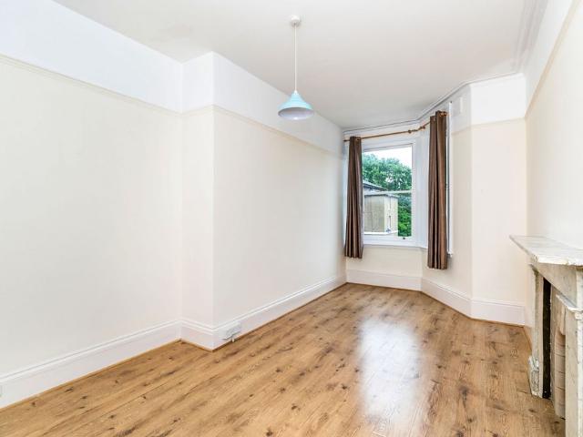 2 bedroom apartment to rent St. James Road, Surbiton, KT6