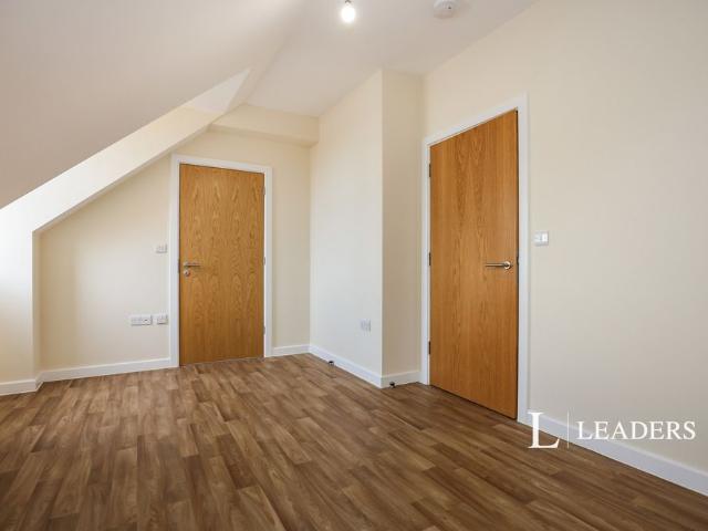 2 bedroom apartment to rent St. Peters Gardens, Marefair, Northampton, Northamptonshire, NN1
