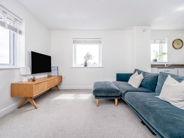 2 bedroom apartment to rent St. Vincent Avenue, Newton Leys, Bletchley, Milton Keynes, MK3