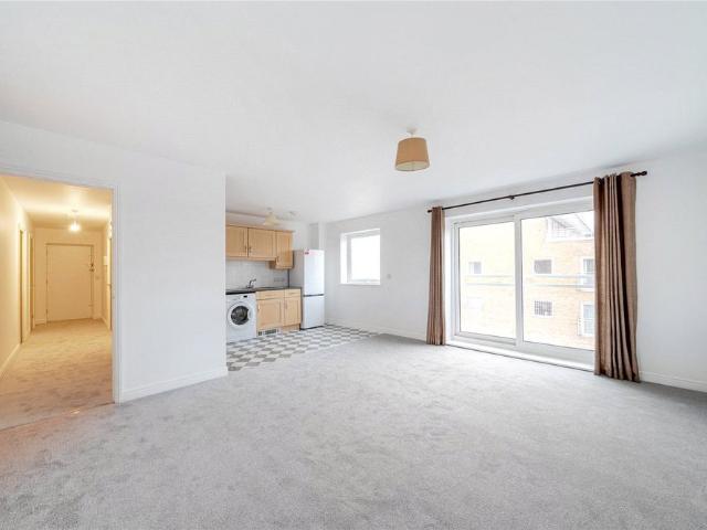 2 bedroom apartment to rent Station Approach, Epsom, KT19