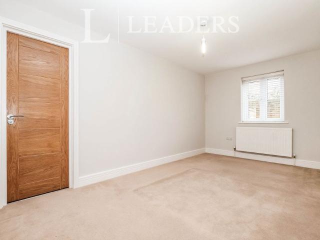 2 bedroom apartment to rent Station Road, Worthing, BN11