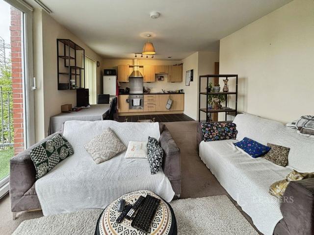 2 bedroom apartment to rent Stillwater Drive, Manchester, M11