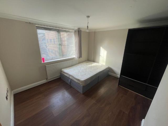 2 bedroom apartment to rent Park Street, Luton, Bedfordshire, LU1