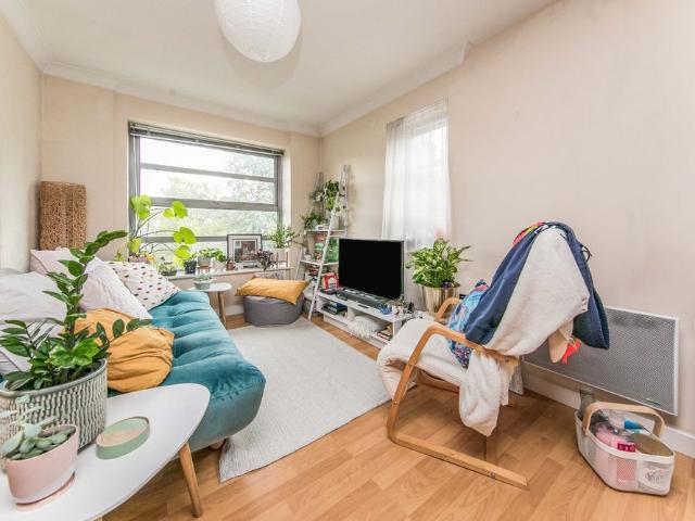 2 bedroom apartment to rent Rotary Way, Colchester, CO3