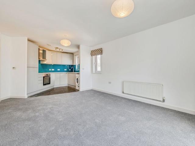 2 bedroom apartment to rent Reynolds Avenue, Redhill, Surrey, RH1