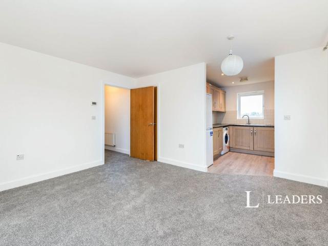 2 bedroom apartment to rent Reynolds Avenue, Redhill, RH1