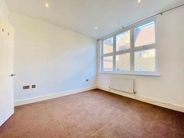 2 bedroom apartment to rent Woodstock Road, Croydon, CR0