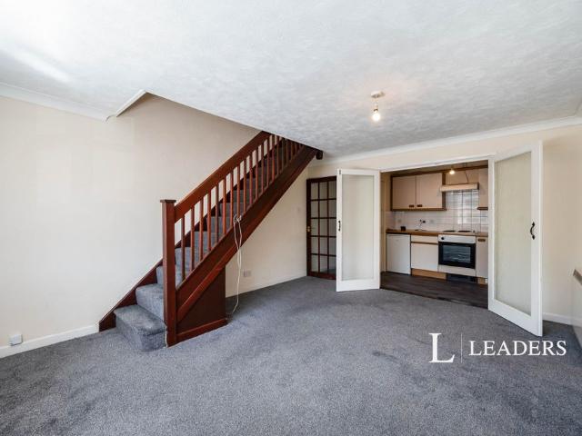 2 bedroom apartment to rent Washington Court, 23 25 Warren Avenue, Southsea, PO4