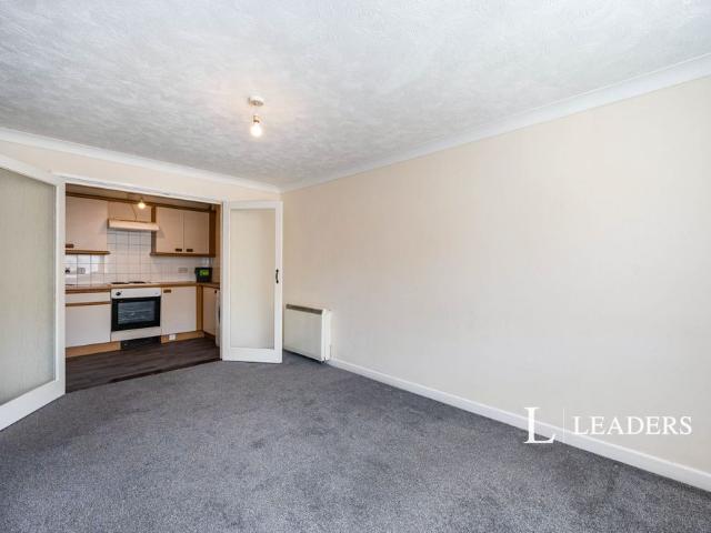 2 bedroom apartment to rent Washington Court, 23 25 Warren Avenue, Southsea, PO4