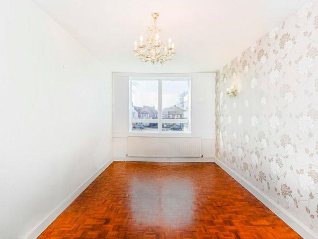 2 bedroom apartment to rent Wellington Close, Walton on Thames, KT12
