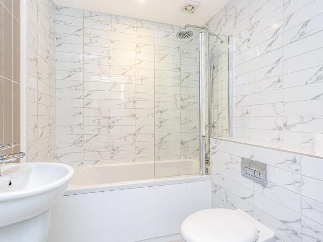 2 bedroom apartment to rent Willow Park, Leigh Road, Havant, PO9