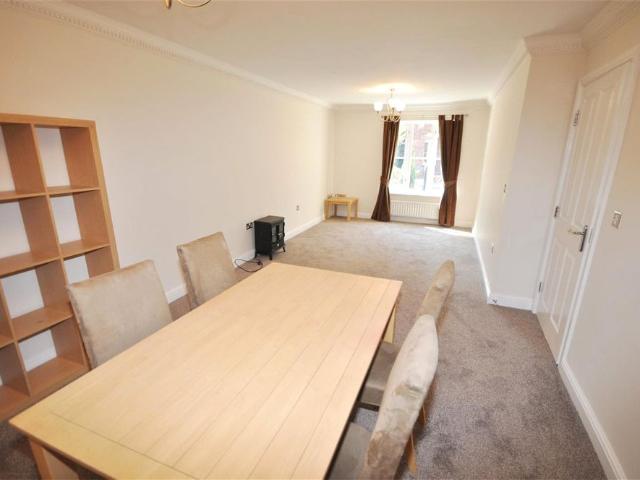 2 bedroom apartment to rent Towergate, Chester, CH1