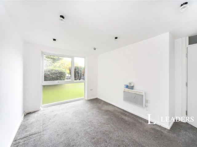 2 bedroom apartment to rent The Mall, Dunstable, Bedfordshire, LU5