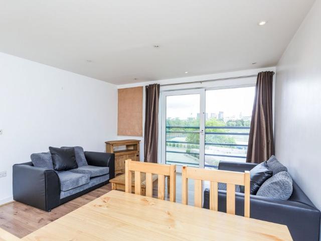 2 bedroom apartment to rent The Crescent, Gunwharf Quays, Portsmouth, PO1