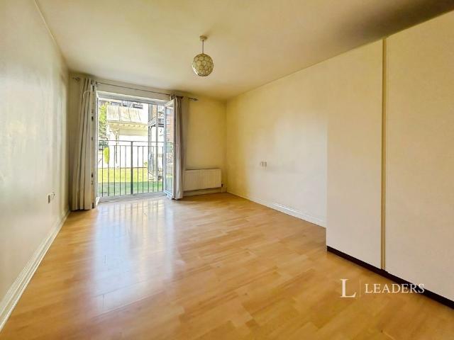 2 bedroom apartment to rent The Dell, Southampton, Hampshire, SO15