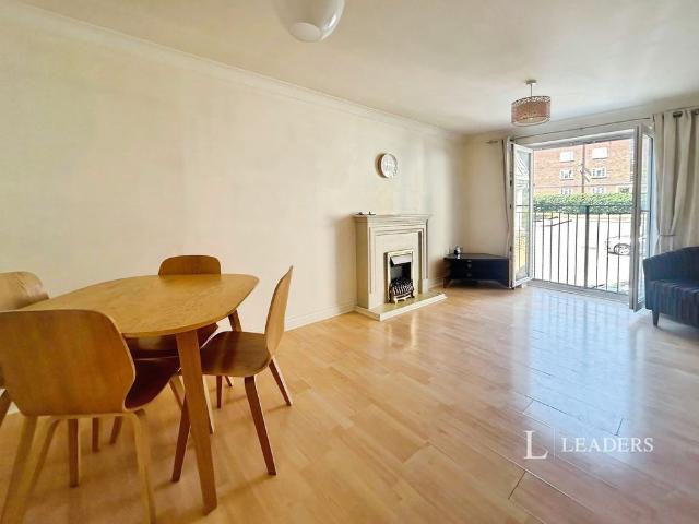 2 bedroom apartment to rent The Dell, Southampton, Hampshire, SO15