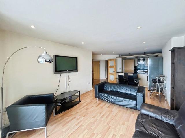 2 bedroom apartment to rent The Quays, Salford, Greater Manchester, M50