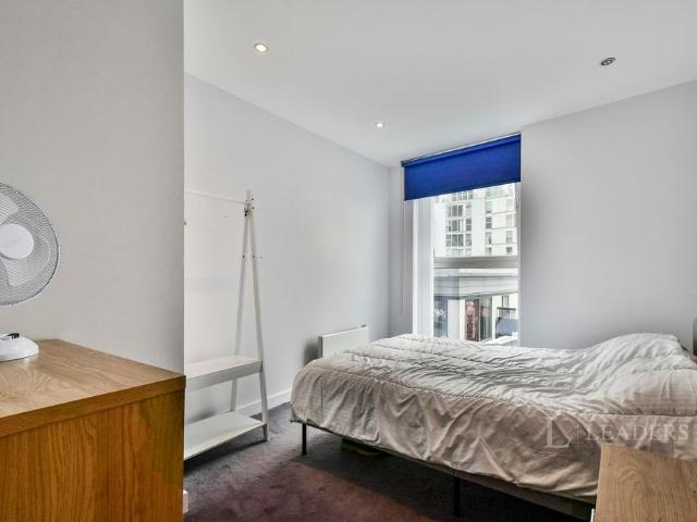 2 bedroom apartment to rent The Quays, Salford, Greater Manchester, M50