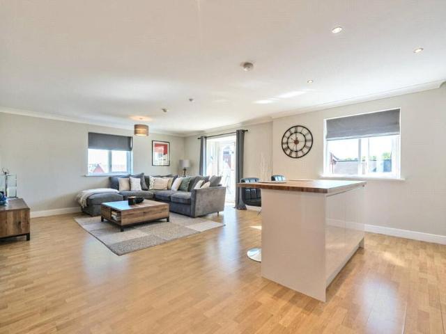 2 bedroom apartment to rent The Wharf, New Crane Street, Chester, CH1