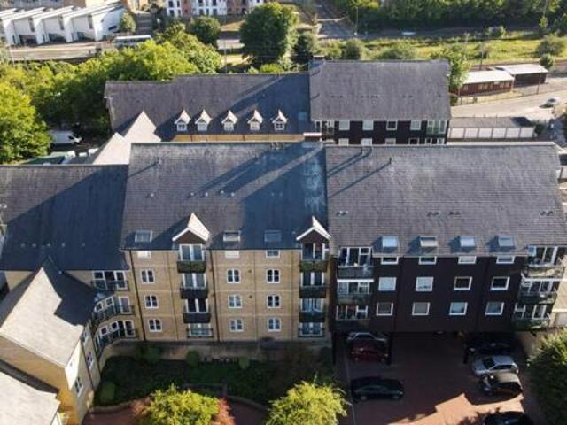 2 Bedroom Apartment Ware Hertfordshire 99608538