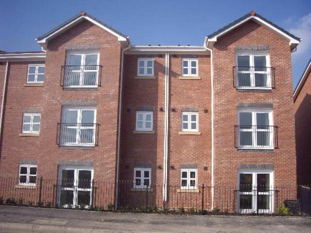 2 Bedroom Apartment Warrington Cheshire LS98612194