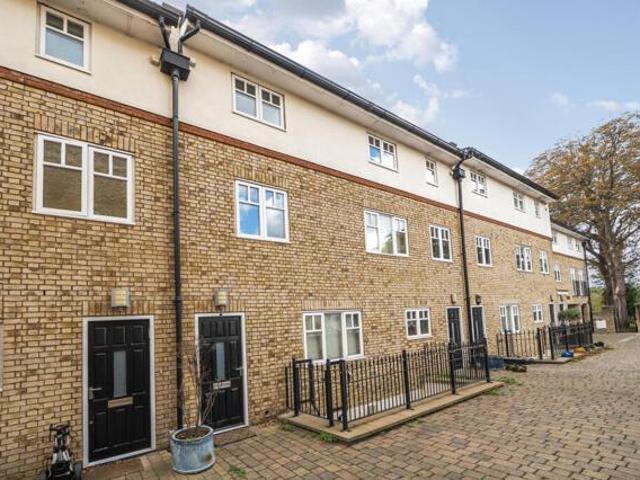 2 Bedroom Apartment Watford Hertfordshire 99029339
