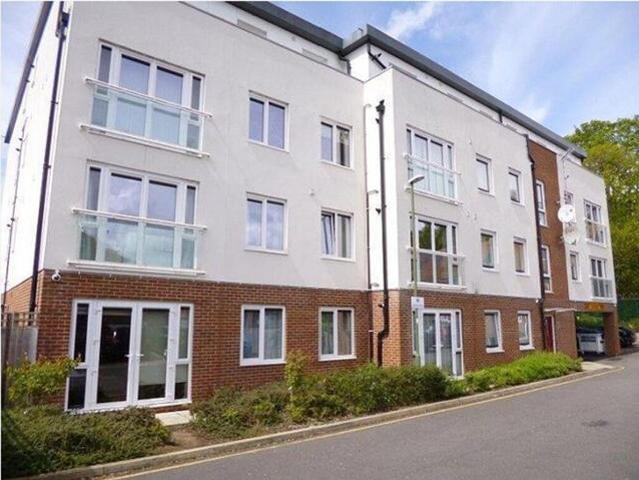 2 Bedroom Apartment Watford Hertfordshire LS100648685