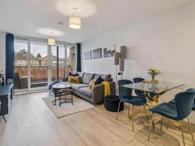 2 Bedroom Apartment Watford Hertfordshire LS99029120