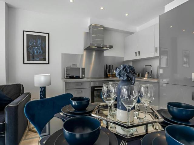 2 Bedroom Apartment Wembley Wembley 99307154