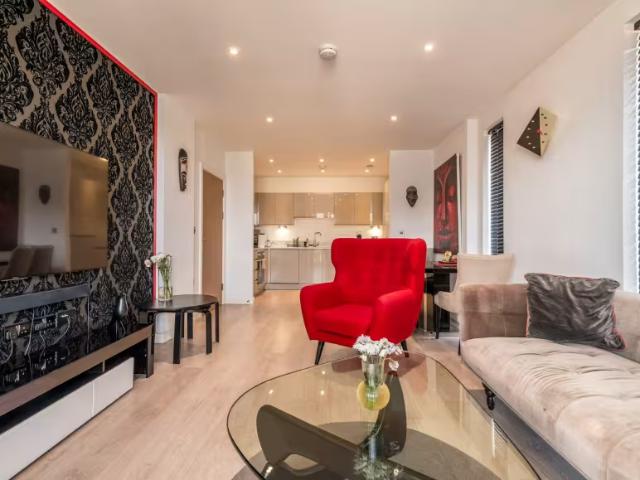 2 Bedroom Apartment Wembley Wembley LS96064580
