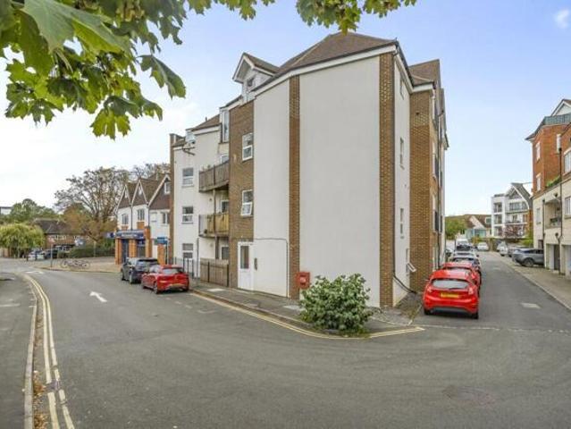 2 Bedroom Apartment West Byfleet Surrey 100456567