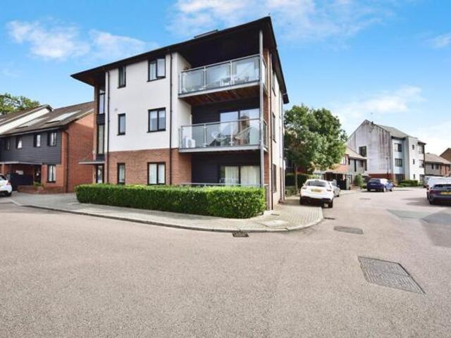2 Bedroom Apartment West Malling Kent LS99986326