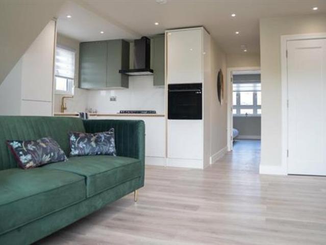 2 Bedroom: Apartment: West Wycombe Road, High Wycombe: £1,750 pcm | Chiltern Hills