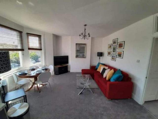 2 Bedroom Apartment Weston Weston 102716968