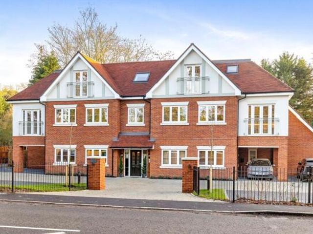 2 Bedroom Apartment Weybridge Surrey 98800765