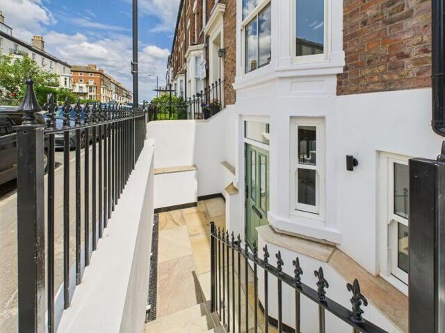 2 Bedroom Apartment Whitby North Yorkshire 99130042