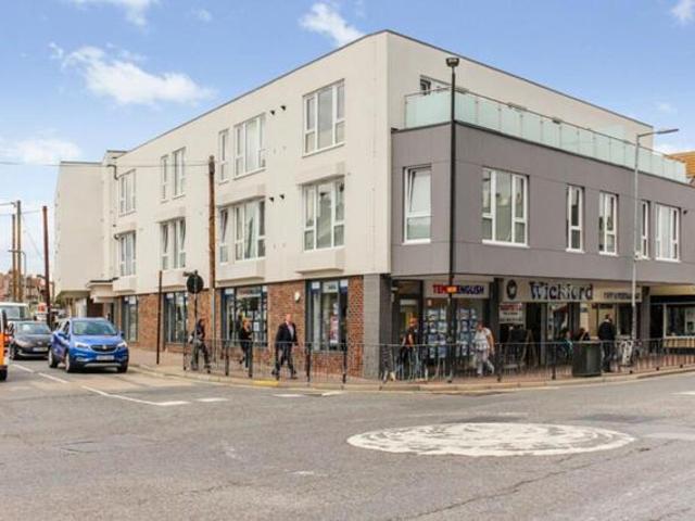 2 Bedroom Apartment Wickford Essex LS98612169