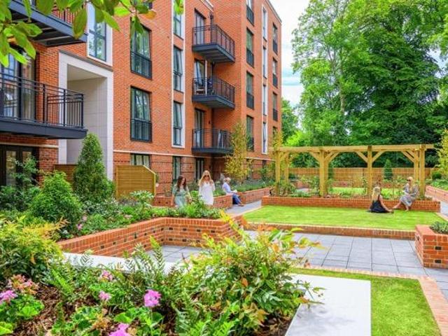 2 Bedroom Apartment Winchester Hampshire LS96174059