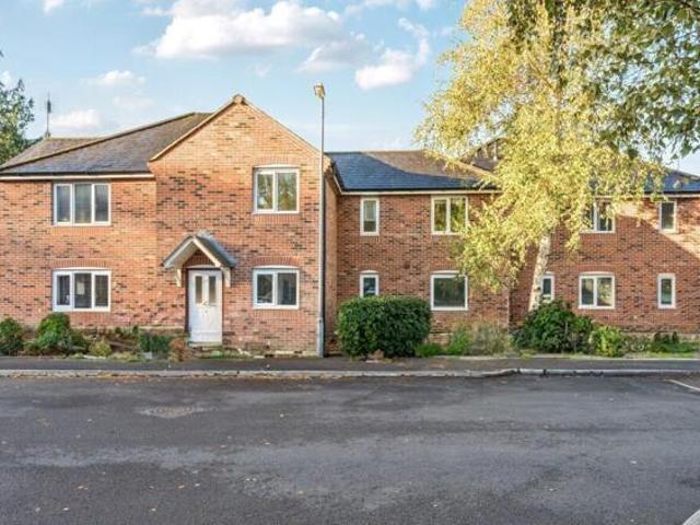 2 Bedroom Apartment Winchester Hampshire LS99054853