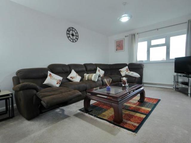 2 Bedroom Apartment Windsor Windsor LS73027218